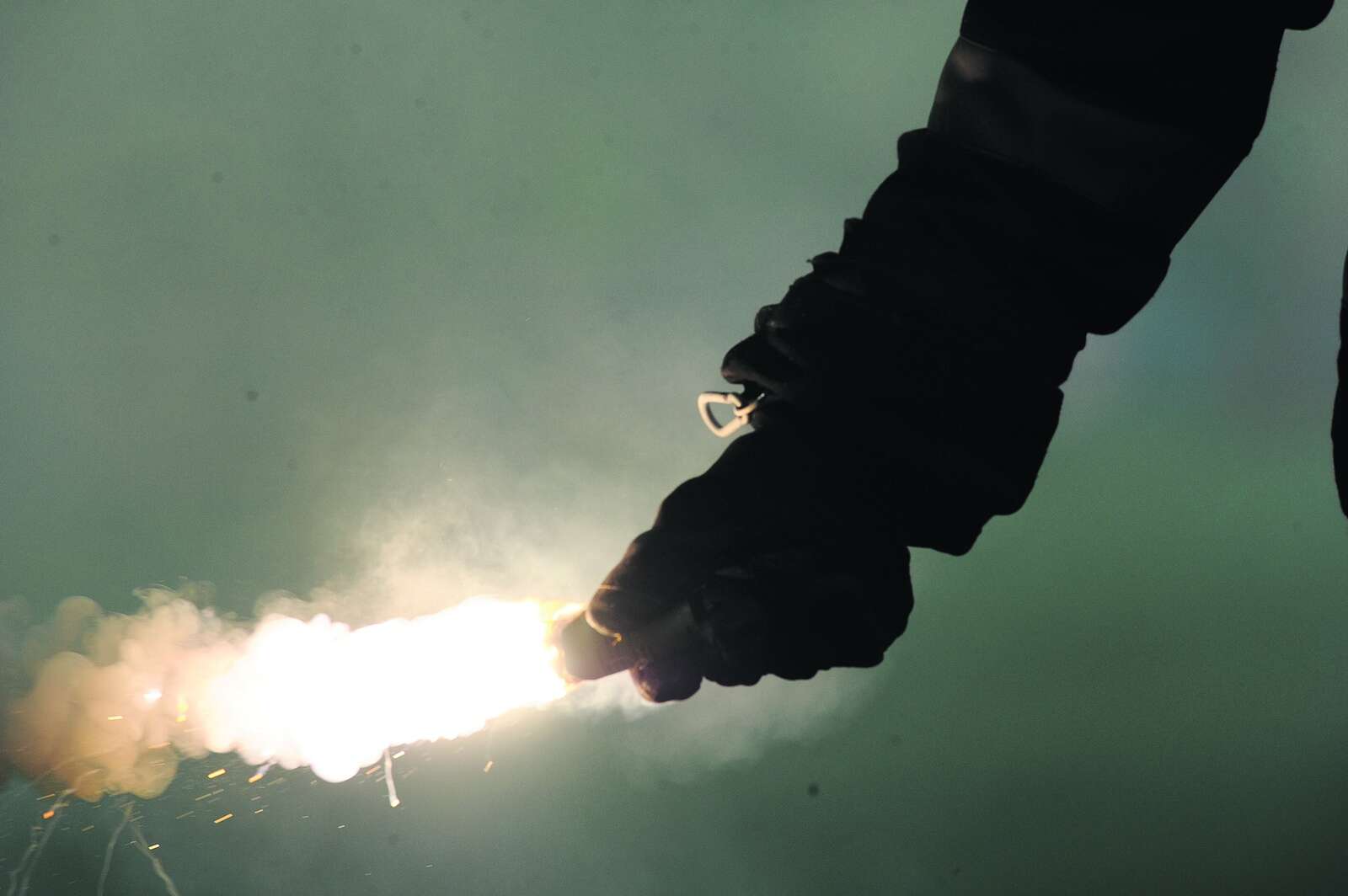Flare thrown into car in Shepparton | Shepparton News