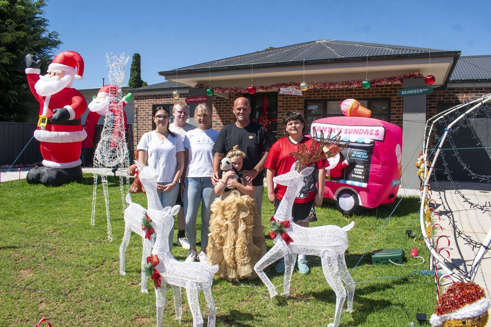 Sharing their love of Xmas | Cobram Courier