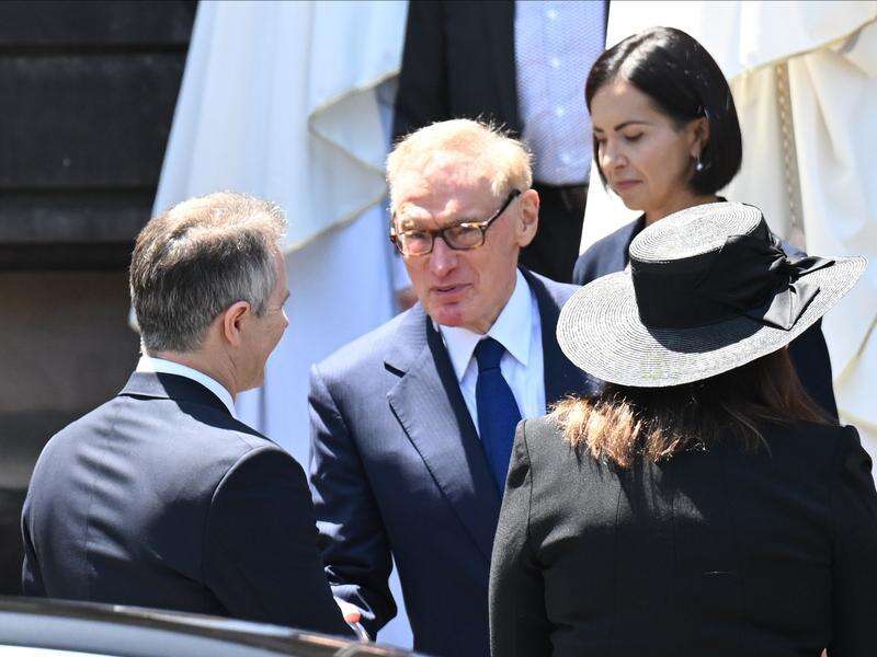 'My lucky star': Bob Carr farewells wife Helena | Shepparton News