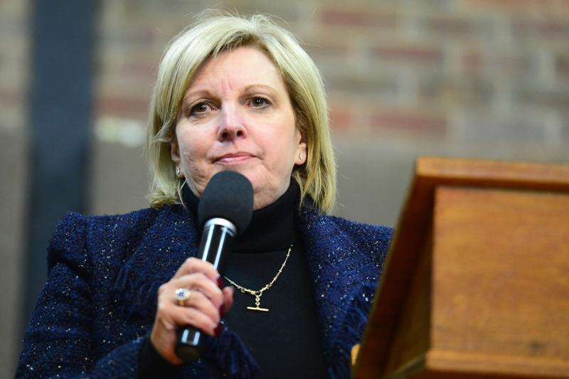 Wendy Lovell taken to VCAT over super school documents | Shepparton News