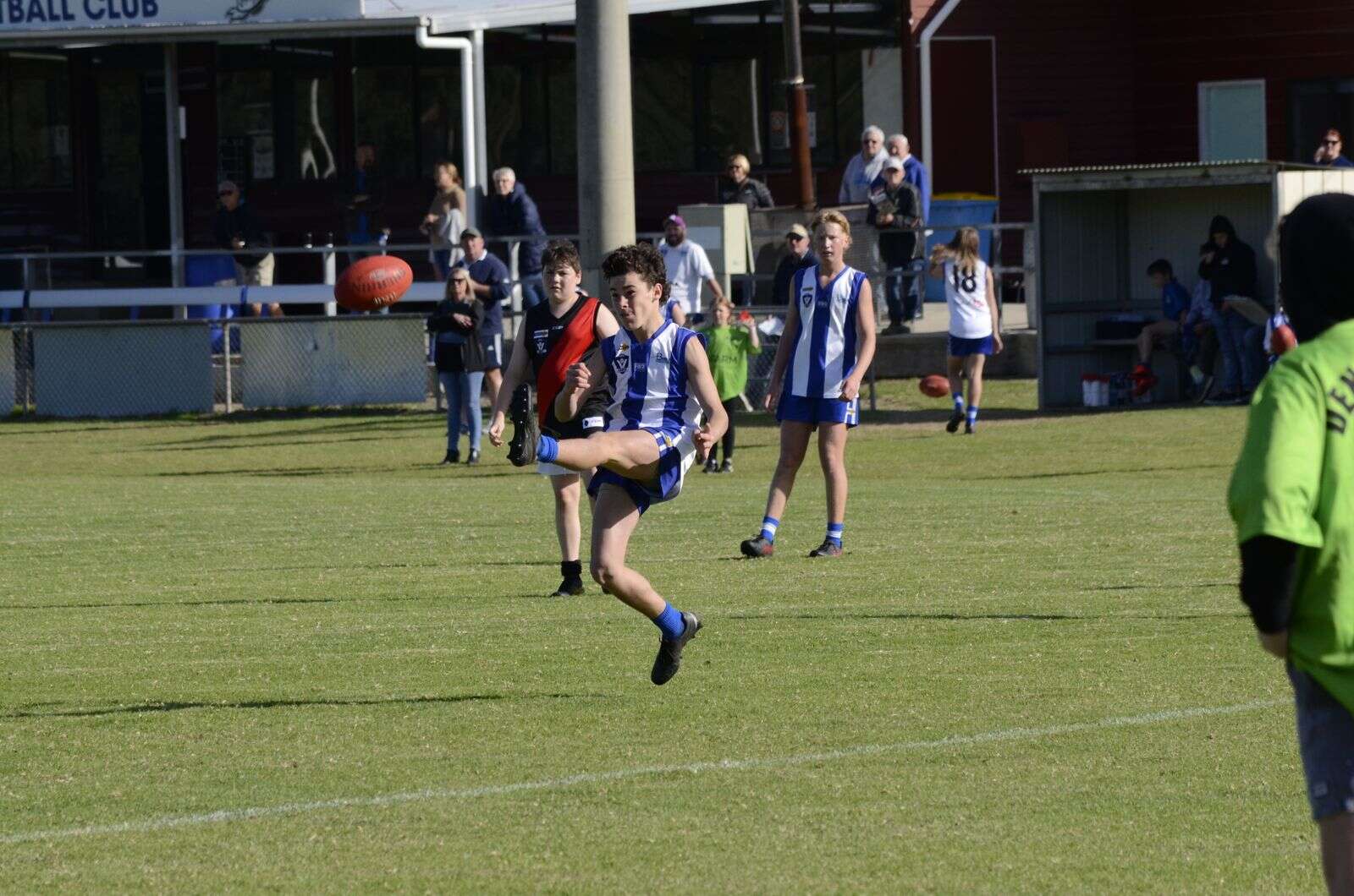 Junior Rovers fly flag | Deniliquin Pastoral Times