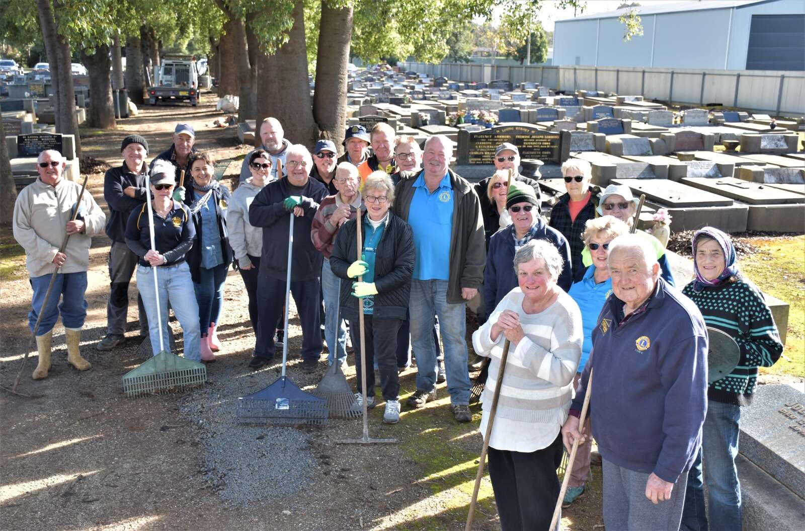 Clubs unite for cemetery clean up | Seymour Telegraph