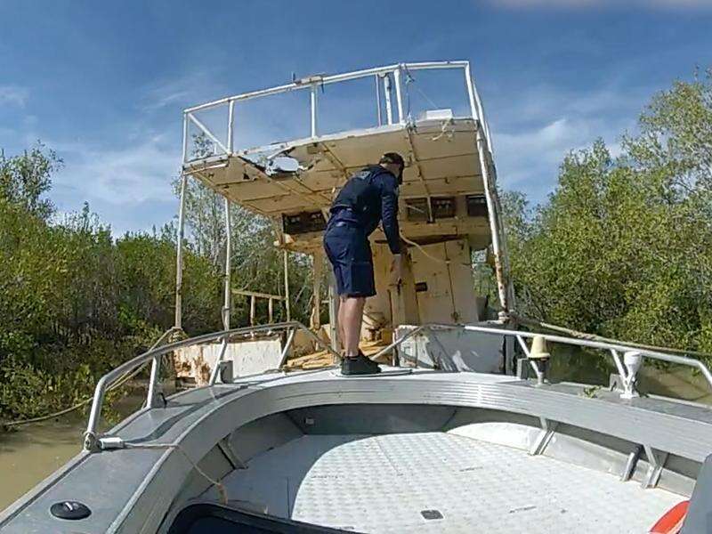 Deckhands 'swam croc-infested waters to escape' skipper | Riverine Herald