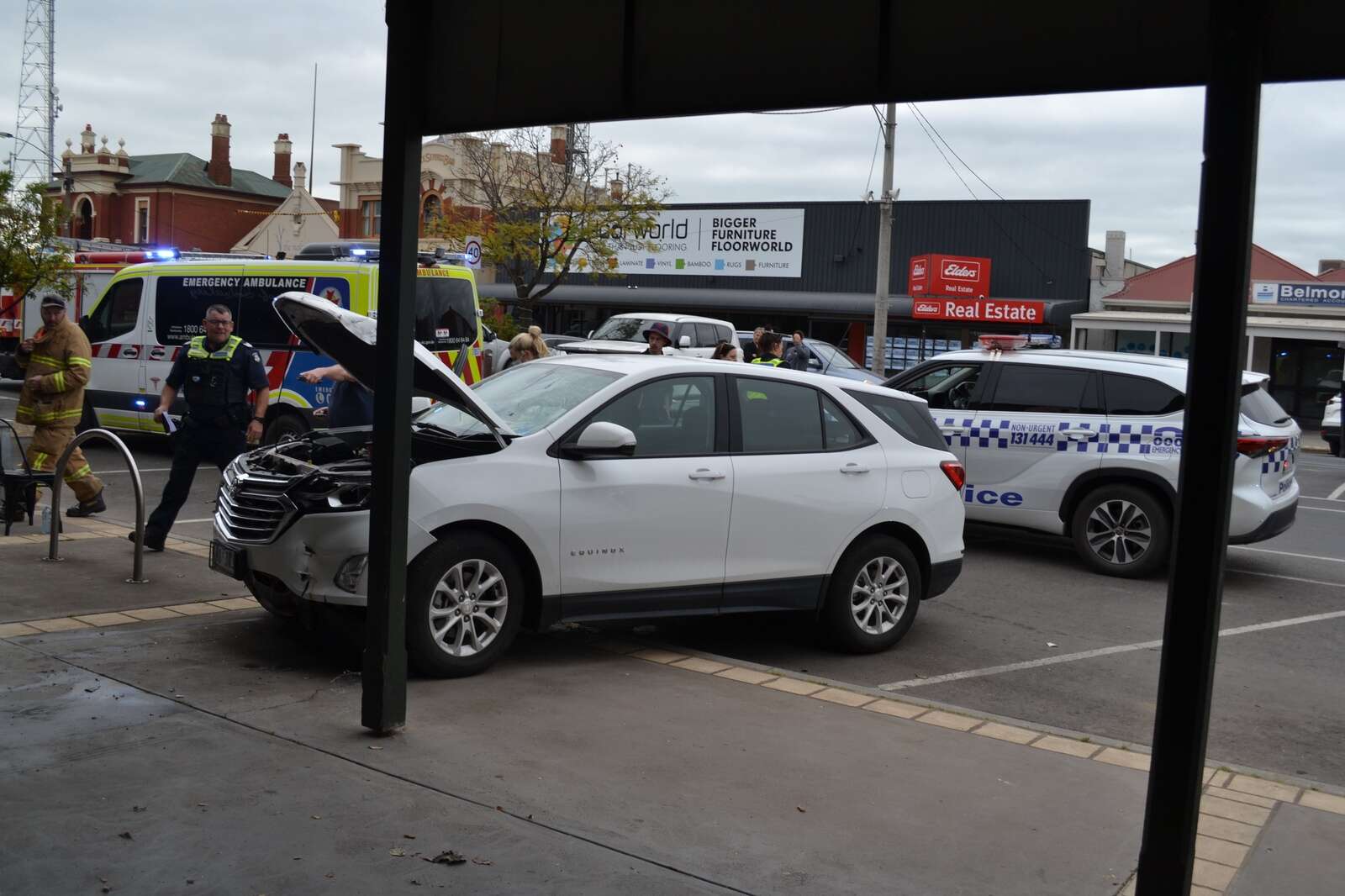 Vehicle crashes into shop window | Yarrawonga Chronicle