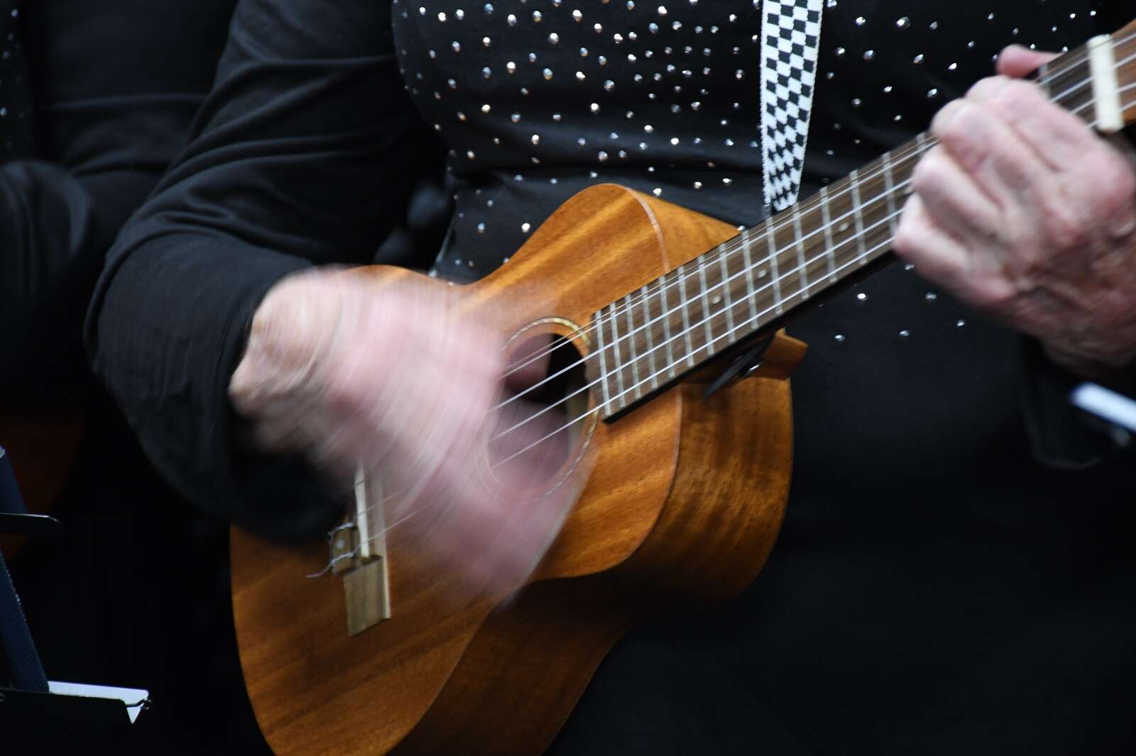 Strumming it up | Country News